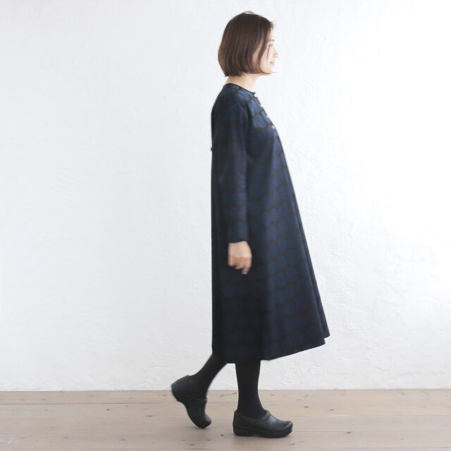 New! コーデュロイ ヘンリーネックワンピース （ドットネイビー/ブラック）OP43 | iichi 日々の暮らしを心地よくするハンドメイドやアンティークのマーケットプレイス