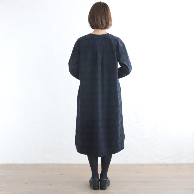 New! コーデュロイ ヘンリーネックワンピース （ドットネイビー/ブラック）OP43 | iichi 日々の暮らしを心地よくするハンドメイドやアンティークのマーケットプレイス