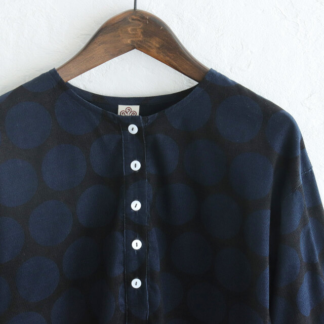 New! コーデュロイ ヘンリーネックワンピース （ドットネイビー/ブラック）OP43 | iichi 日々の暮らしを心地よくするハンドメイドやアンティークのマーケットプレイス