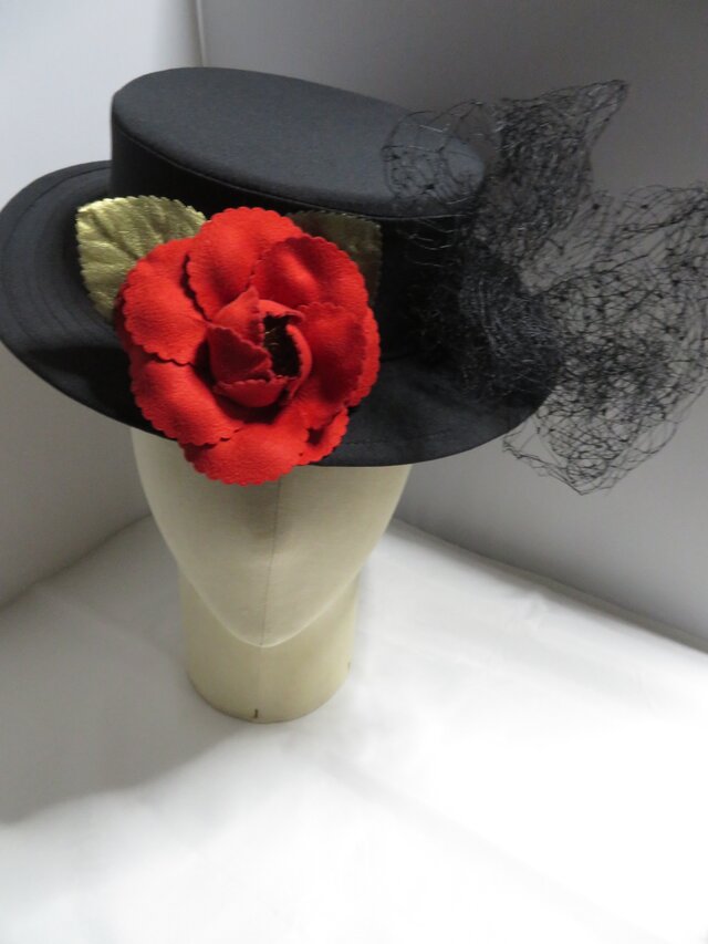 黒キャノチェ カメリア花付き | iichi 日々の暮らしを心地よくするハンドメイドやアンティークのマーケットプレイス