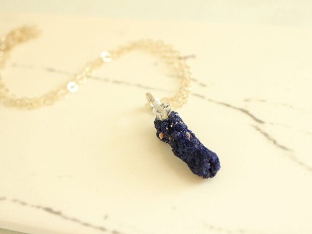 鉱物ジュエリー＊アズライト＊シルバーペンダン＊原石＊クォーツ＊ネックレス＊no.698 | iichi 日々の暮らしを心地よくするハンドメイド ...