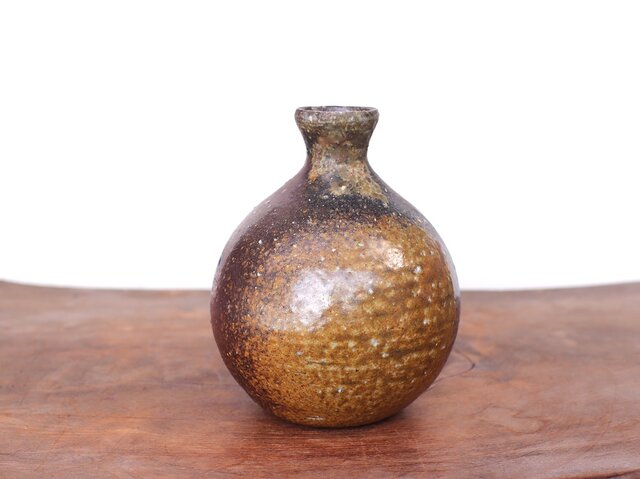 備前焼 徳利 t-143 | iichi 日々の暮らしを心地よくするハンドメイドやアンティークのマーケットプレイス