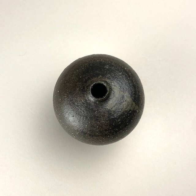 灰釉 一輪挿し t-35 | iichi 日々の暮らしを心地よくするハンドメイドやアンティークのマーケットプレイス