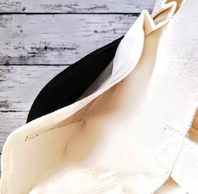 かわいい手刺繍の文房具 横長トートバッグ ショルダーバッグ オフホワイト L 大容量 2way | iichi 日々の暮らしを心地よくするハンドメイドやアンティークのマーケットプレイス