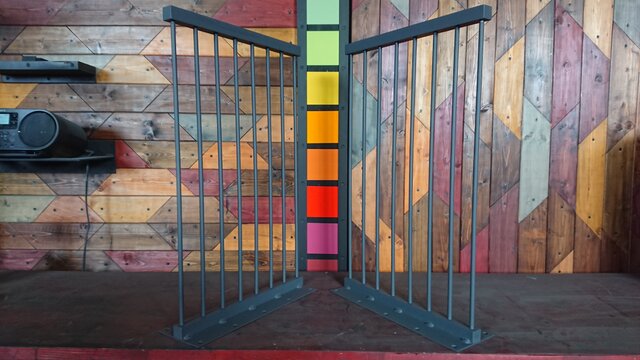 マットグレーでアイアンな角鉄＆丸棒鉄脚♪ 25×400×650mm 格子型 2脚ver. ダイニングテーブル | iichi 日々の暮らしを心地よくするハンドメイドやアンティークのマーケットプレイス