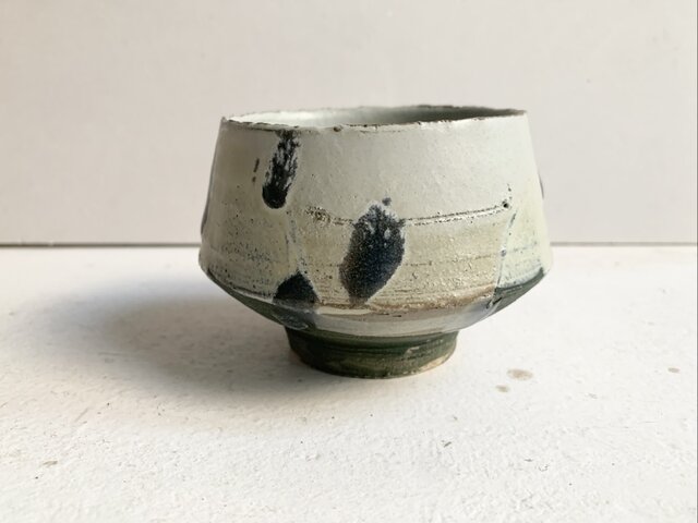 緑ピンク40 湯呑みフリーカップM | iichi 日々の暮らしを心地よくするハンドメイドやアンティークのマーケットプレイス