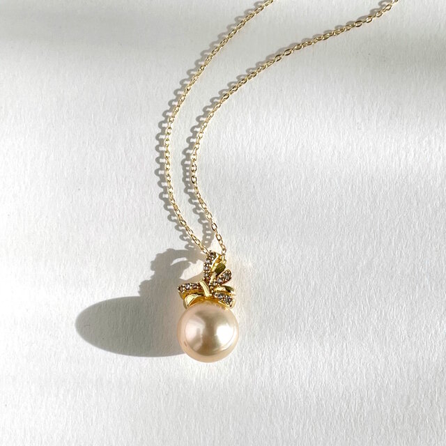 Outlet 南洋パール リボンのペンダント(1.0cm) | iichi 日々の暮らしを心地よくするハンドメイドやアンティークのマーケットプレイス