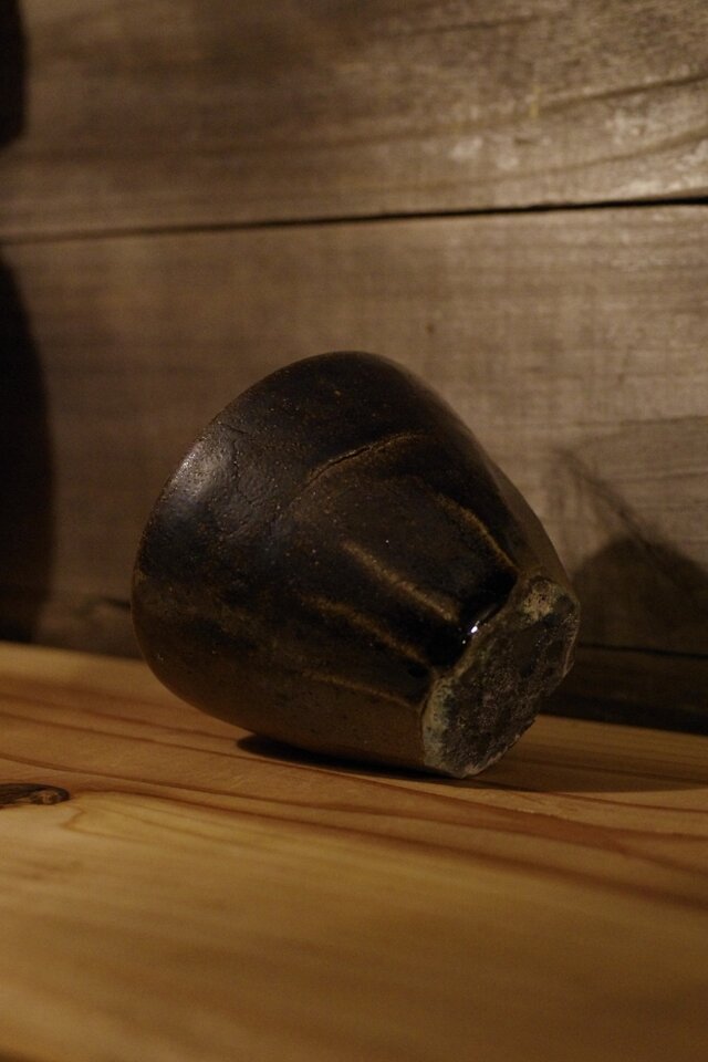 小ぶりなカップ(表面にひびがあります) no 180 | iichi 日々の暮らしを心地よくするハンドメイドやアンティークのマーケットプレイス