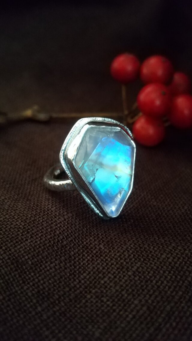 レインボームーンストーン(ホワイトラブラドライトシルバーリング#11.5 | iichi 日々の暮らしを心地よくするハンドメイドやアンティークのマーケットプレイス