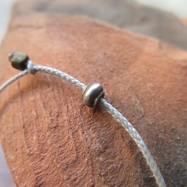 アンティーク 古代水晶 ＋ チンシルバー ＆ オリッサブラス 灰 ブレスレット 千世 chitose | iichi 日々の暮らしを心地よくするハンドメイドやアンティークのマーケットプレイス