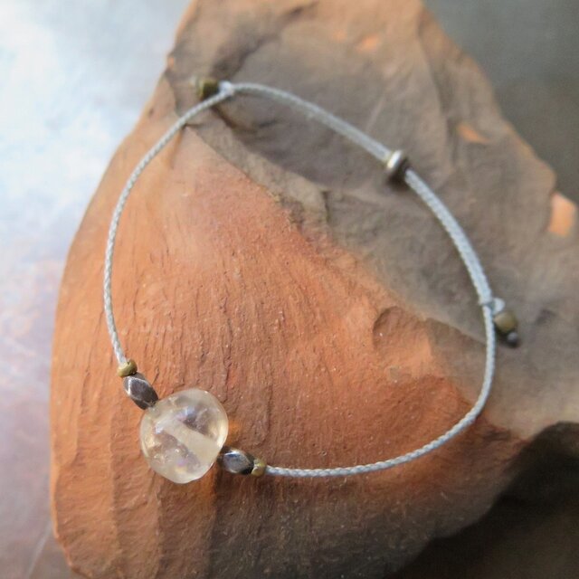 アンティーク 古代水晶 ＋ チンシルバー ＆ オリッサブラス 灰 ブレスレット 千世 chitose | iichi 日々の暮らしを心地よくするハンドメイドやアンティークのマーケットプレイス