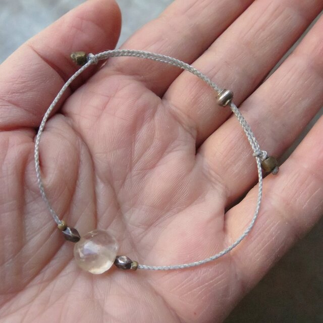 アンティーク 古代水晶 ＋ チンシルバー ＆ オリッサブラス 灰 ブレスレット 千世 chitose | iichi 日々の暮らしを心地よくするハンドメイドやアンティークのマーケットプレイス
