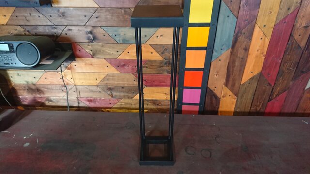 マットブラックでアイアンなプランタースタンド♪ 150×150×650mm | iichi 日々の暮らしを心地よくするハンドメイドやアンティークのマーケットプレイス