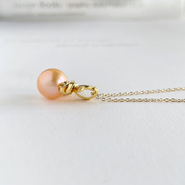 Outlet ピーチオレンジ 淡水パール リボンのペンダントネックレス (1.0cm) | iichi 日々の暮らしを心地よくするハンドメイドやアンティークのマーケットプレイス