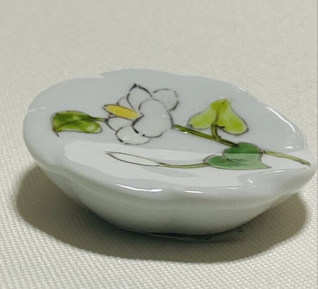 箸置き hanacoromo オリジナル型 ドクダミの花 | iichi 日々の暮らしを心地よくするハンドメイドやアンティークのマーケットプレイス
