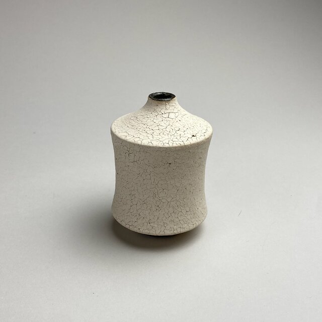 粉引 一輪挿し t-36 | iichi 日々の暮らしを心地よくするハンドメイドやアンティークのマーケットプレイス