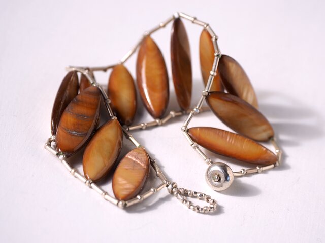 Ladder bracelet 'marquise shell' | iichi 日々の暮らしを心地よくするハンドメイドやアンティークのマーケットプレイス