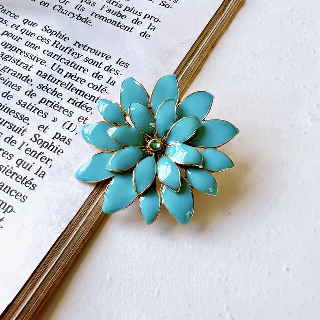 SC50-ヴィンテージブローチ・U.S.A. 1970〜80s マーガレットモチーフ | iichi 日々の暮らしを心地よくするハンドメイドやアンティークのマーケットプレイス