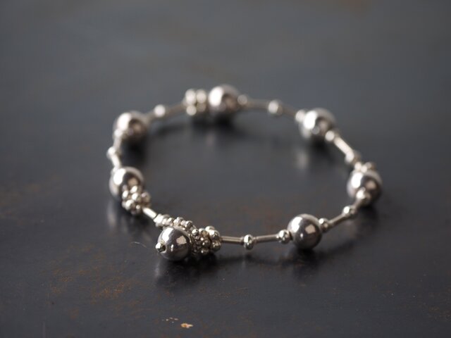 Silver bracelet 'ball design' | iichi 日々の暮らしを心地よくするハンドメイドやアンティークのマーケットプレイス