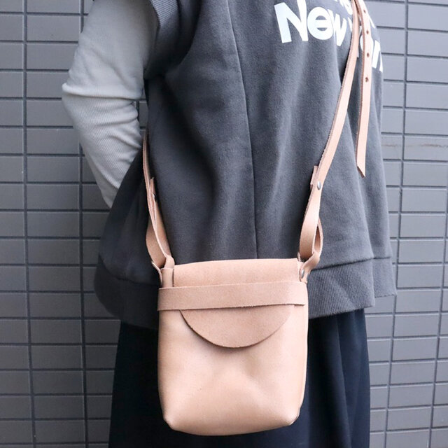 【期間限定】値下げ ポシェット サコッシュ 兼用 革 ミニ ハンドメイド1161 | iichi 日々の暮らしを心地よくするハンドメイドやアンティークのマーケットプレイス