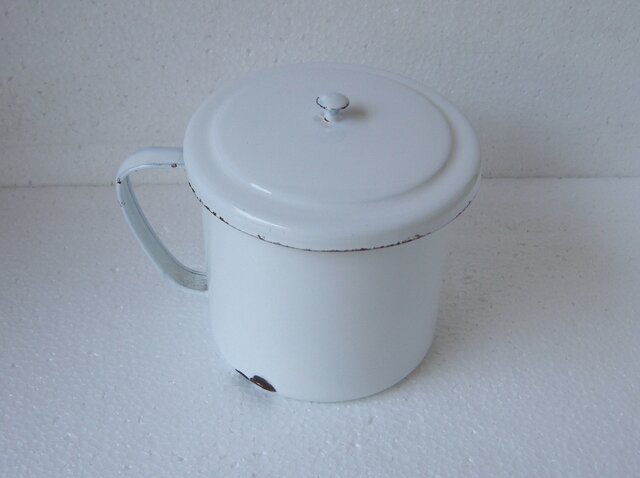 古いホーロー・カップ / RETRO | iichi 日々の暮らしを心地よくするハンドメイドやアンティークのマーケットプレイス