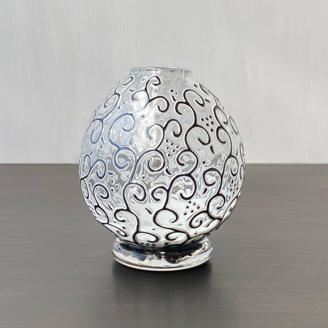 pattern vase 紺唐草 | iichi 日々の暮らしを心地よくするハンドメイドやアンティークのマーケットプレイス