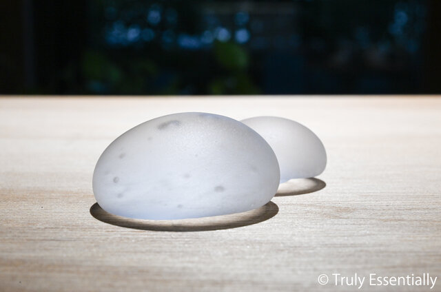 無色透明ガラスのインテリアオブジェ - 「 いる・ある・きえる」 幅約8cm・つや消し | iichi 日々の暮らしを心地よくするハンドメイドやアンティークのマーケットプレイス