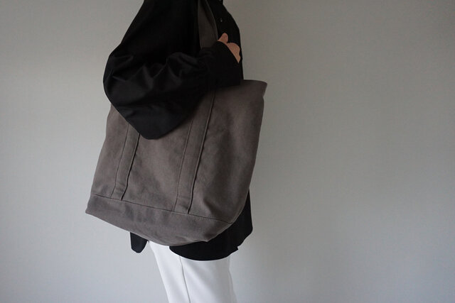 TOTE BAG (2L) / smokygray | iichi 日々の暮らしを心地よくするハンドメイドやアンティークのマーケットプレイス