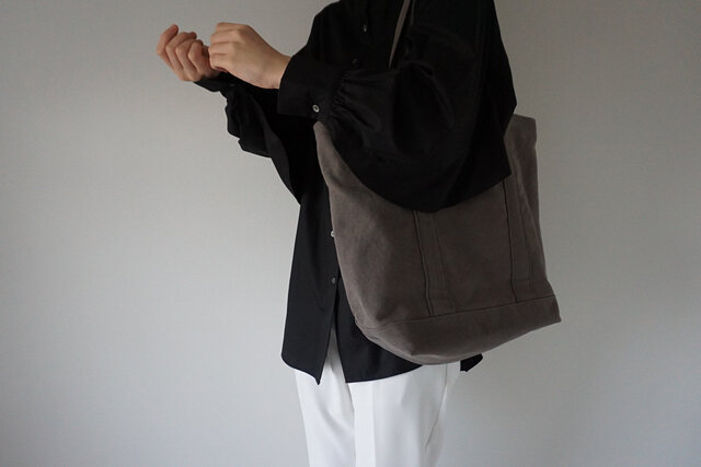 TOTE BAG (2L) / smokygray | iichi 日々の暮らしを心地よくするハンドメイドやアンティークのマーケットプレイス