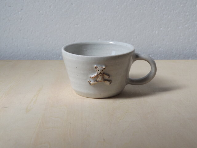 Teddyミニマグ（白おすわり） | iichi 日々の暮らしを心地よくするハンドメイドやアンティークのマーケットプレイス