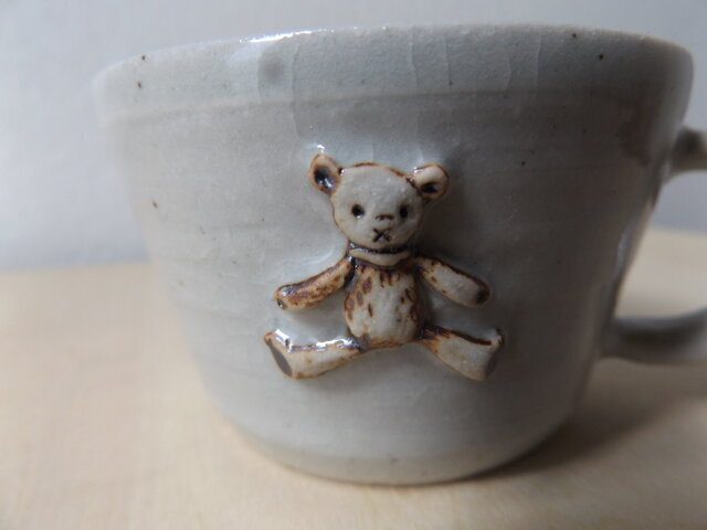 Teddyミニマグ（白おすわり） | iichi 日々の暮らしを心地よくするハンドメイドやアンティークのマーケットプレイス