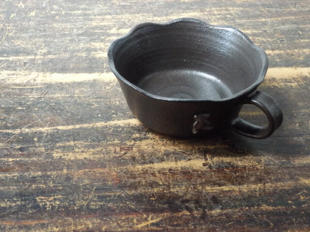 Teddyスープマグ（フリルななめ） | iichi 日々の暮らしを心地よくするハンドメイドやアンティークのマーケットプレイス