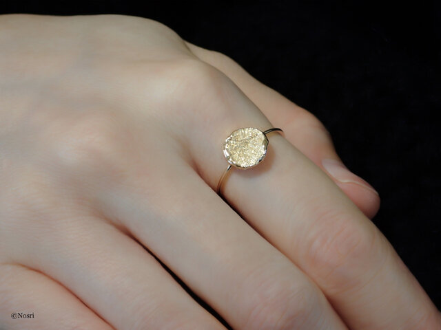 おぼろ月のリング Sサイズ (K10YG） | iichi 日々の暮らしを心地よくするハンドメイドやアンティークのマーケットプレイス