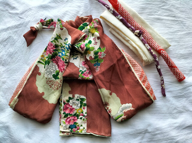 ドール背丈44cm位用 錦紗の振袖セット | iichi 日々の暮らしを心地よくするハンドメイドやアンティークのマーケットプレイス