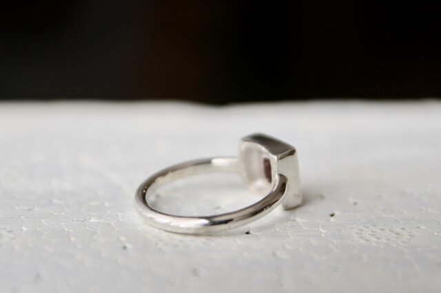 ガーネット squareリング | iichi 日々の暮らしを心地よくするハンドメイドやアンティークのマーケットプレイス