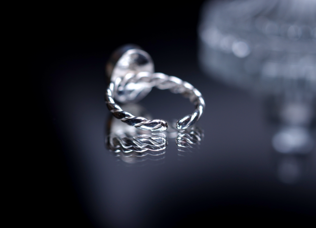 New ☆ 新作 ☆『ホワイトクォーツ』の世界でひとつの天然石リングsilver925 | iichi 日々の暮らしを心地よくするハンドメイドやアンティークのマーケットプレイス