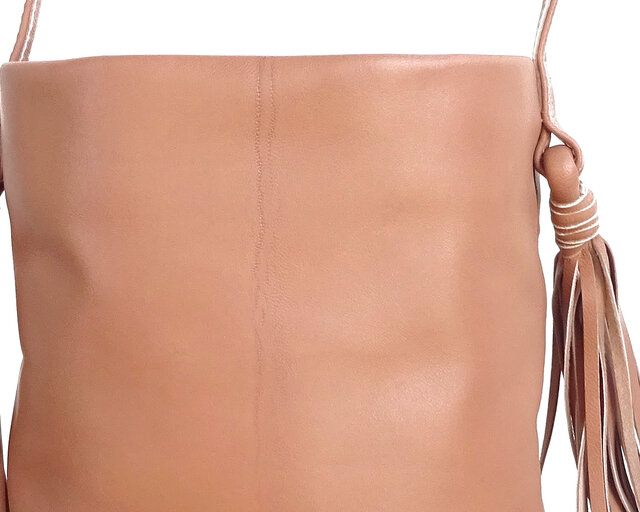 タッセルトートバッグ2WAY（camel） | iichi 日々の暮らしを心地よくするハンドメイドやアンティークのマーケットプレイス