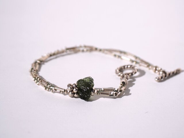 -Moldavite- silver double bracelet | iichi 日々の暮らしを心地よくするハンドメイドやアンティークのマーケットプレイス