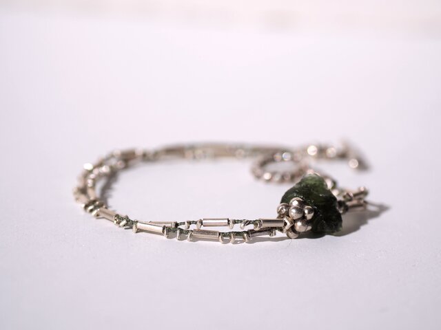 -Moldavite- silver double bracelet | iichi 日々の暮らしを心地よくするハンドメイドやアンティークのマーケットプレイス