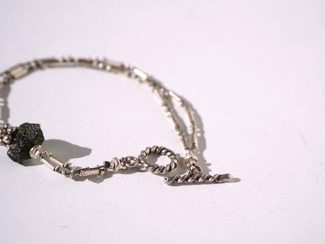 -Moldavite- silver double bracelet | iichi 日々の暮らしを心地よくするハンドメイドやアンティークのマーケットプレイス