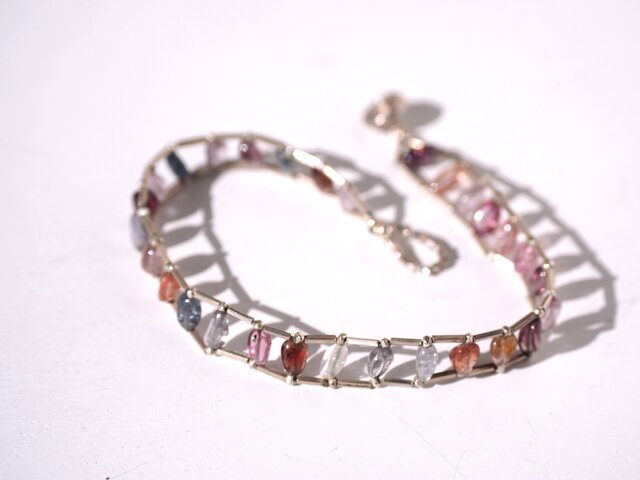 -Multi_color spinel- ladder bracelet | iichi 日々の暮らしを心地よくするハンドメイドやアンティークのマーケットプレイス
