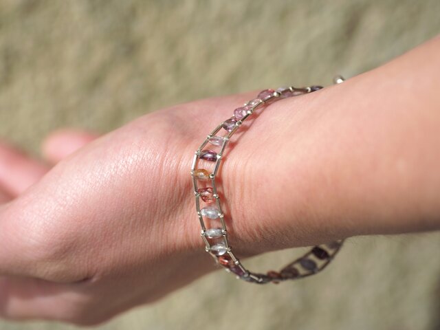 -Multi_color spinel- ladder bracelet | iichi 日々の暮らしを心地よくするハンドメイドやアンティークのマーケットプレイス