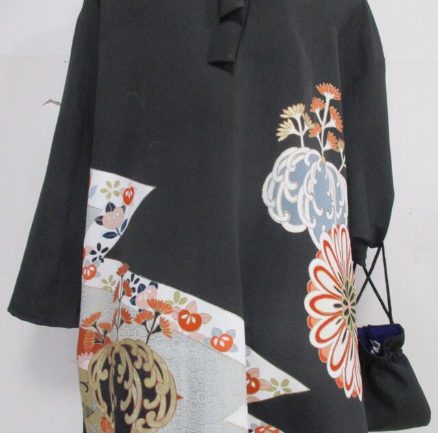 7533 花柄の色留袖作ったプルオーバー | iichi 日々の暮らしを心地よくするハンドメイドやアンティークのマーケットプレイス