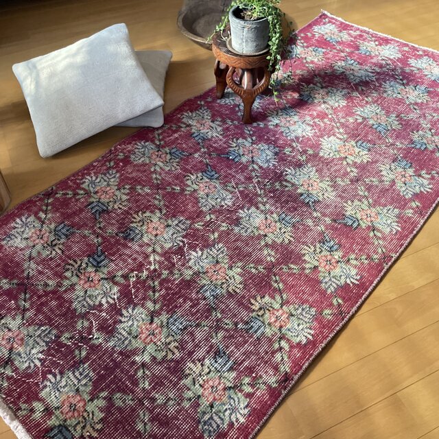 76×166 ローズピンク 花柄ボタニカル シャビー トルコヴィンテージラグ | iichi 日々の暮らしを心地よくするハンドメイドやアンティークのマーケットプレイス