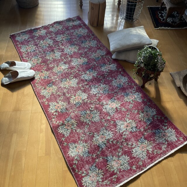 76×166 ローズピンク 花柄ボタニカル シャビー トルコヴィンテージラグ | iichi 日々の暮らしを心地よくするハンドメイドやアンティークのマーケットプレイス