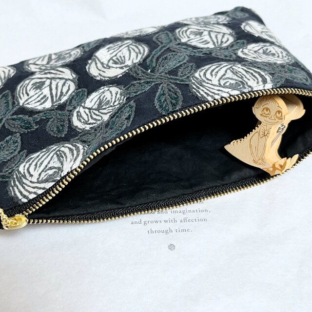 ミナペルホネン minaperhonen rosy ネイビー ハンドメイド ポーチ | iichi 日々の暮らしを心地よくするハンドメイドやアンティークのマーケットプレイス