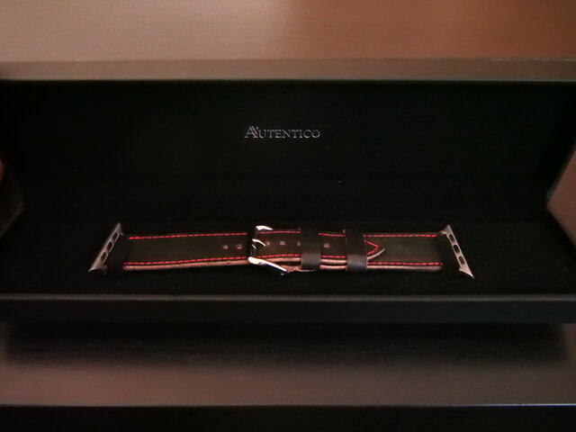 AUNTETICO DarkGreenBelt type RED | iichi 日々の暮らしを心地よくするハンドメイドやアンティークのマーケットプレイス