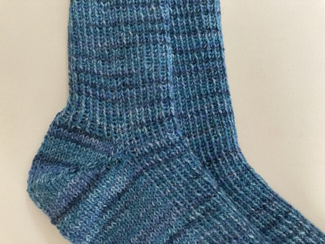 手編み靴下【Opal オーシャン 9976】 | iichi 日々の暮らしを心地よくするハンドメイドやアンティークのマーケットプレイス