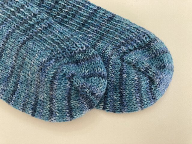 手編み靴下【Opal オーシャン 9976】 | iichi 日々の暮らしを心地よくするハンドメイドやアンティークのマーケットプレイス