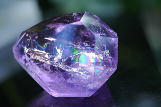 びっしりインクルージョン★レインボー★アメジスト原石s1092 | iichi 日々の暮らしを心地よくするハンドメイドやアンティークのマーケットプレイス